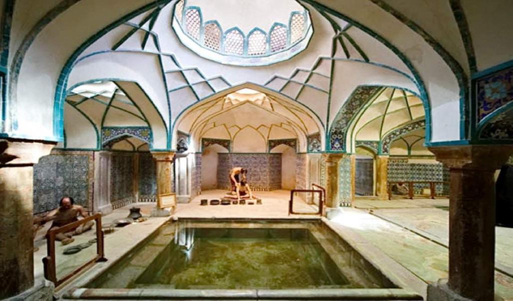 trip to Iran-Kerman: Hammam Ganjali Khan- safe and do-it-yourself travel